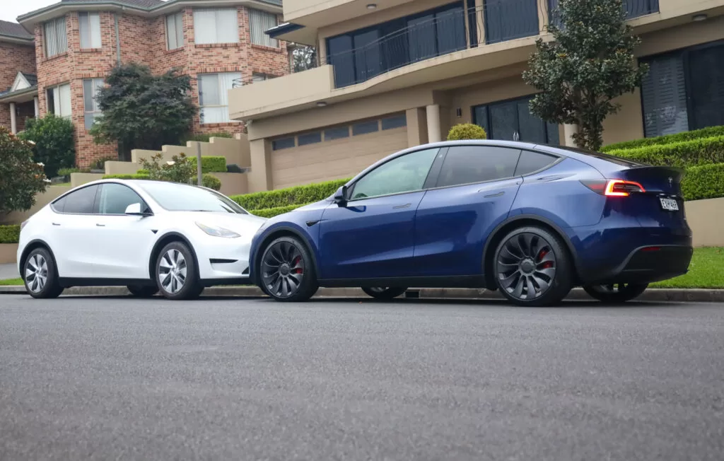 Tesla Model Y Rear-Wheel Drive vs Performance - EV Car & Truck